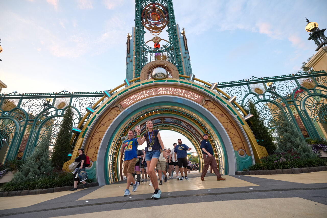 Universal Destinations & Experiences Corporate Communications